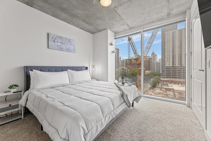 Midtown 1br High-rise | Skyline Views + Parking - Atlanta, GA