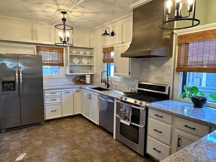 Charming Bungalow- Close To Cherry Street And Bok - Tulsa, OK