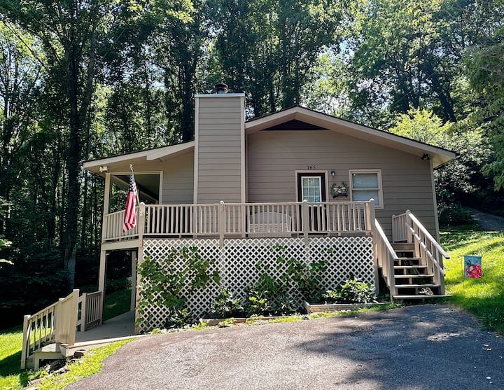 Cozy Cabin Tucked Away In Waynesville - Maggie Valley, NC