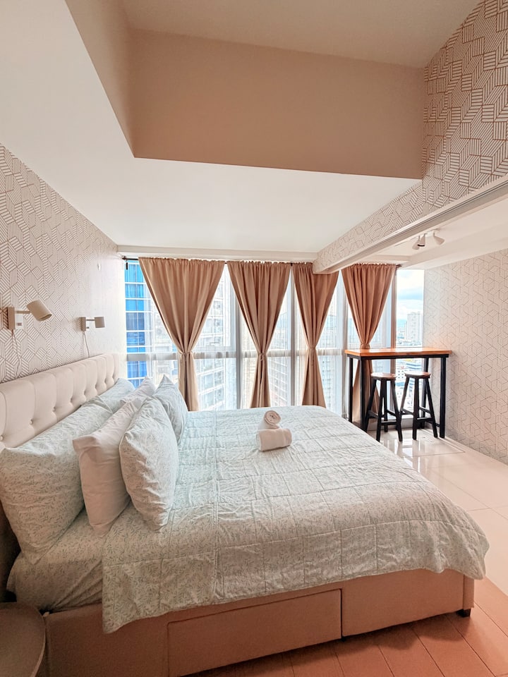 Stylish 1br Uptown Escape- Walk To Everything - Taguig