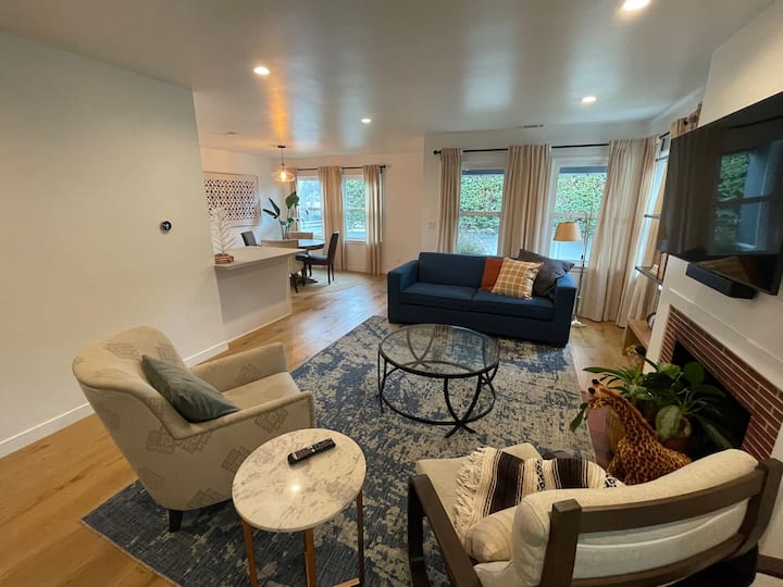 The Blue Bungalow - Culver City, CA