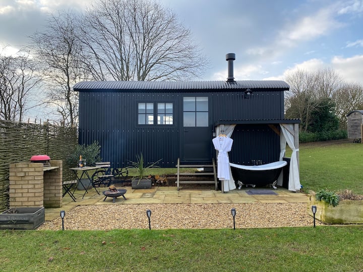 Kg Retreats - The Black Swan Shepherds Hut - Leicestershire