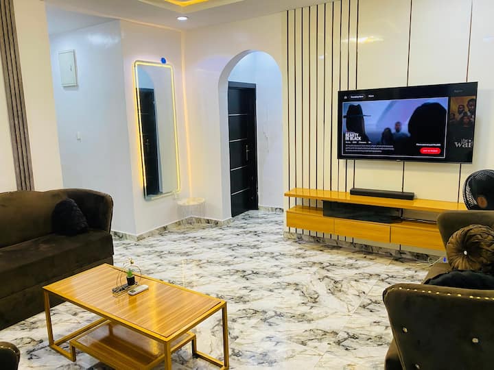 Elegant 1-br-apt | 24hrs Power + Starlink Wifi - Lagos