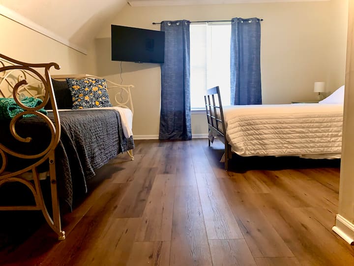 Spacious 4/2.5 Smarttvs All Rooms, Near 485 Bypass - Monroe, NC