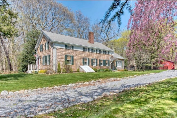 Gorgeous Farmhouse In The Heart Of The North Fork - Cutchogue, NY