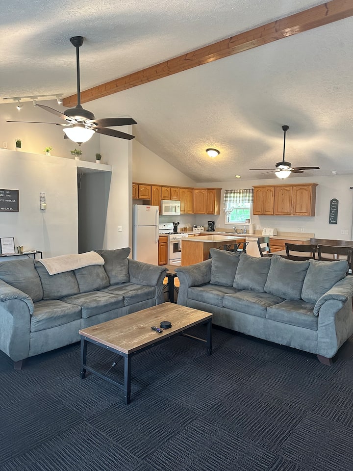 Spacious | Spire | Gotl |Wine Country | Beach - Geneva, OH
