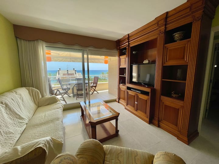 Penthouse W/ Sea View, Pool & Beach - Calafell