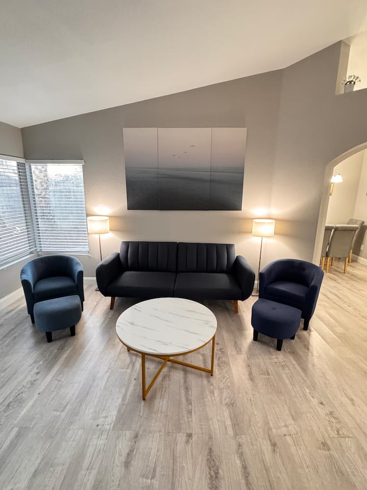 Blue Nest|luxurious Home Close To Downtown - North Las Vegas, NV
