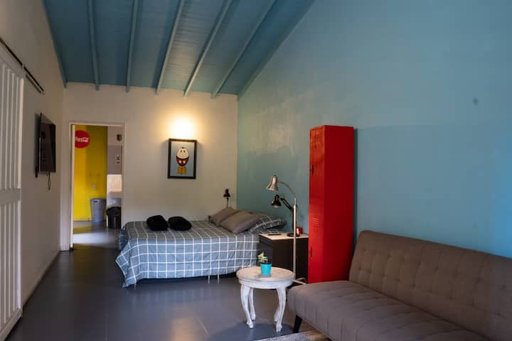 Cozy Gallery Style Apartment - Prado