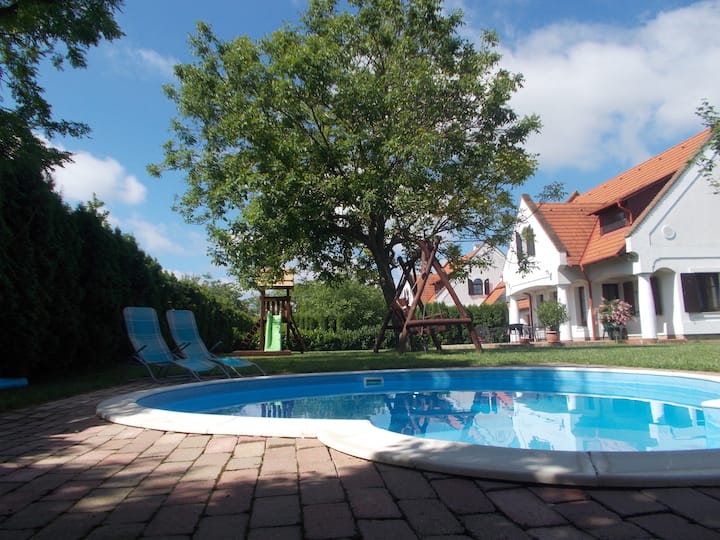 Hangulatos Parasztház Medencével - Hungary