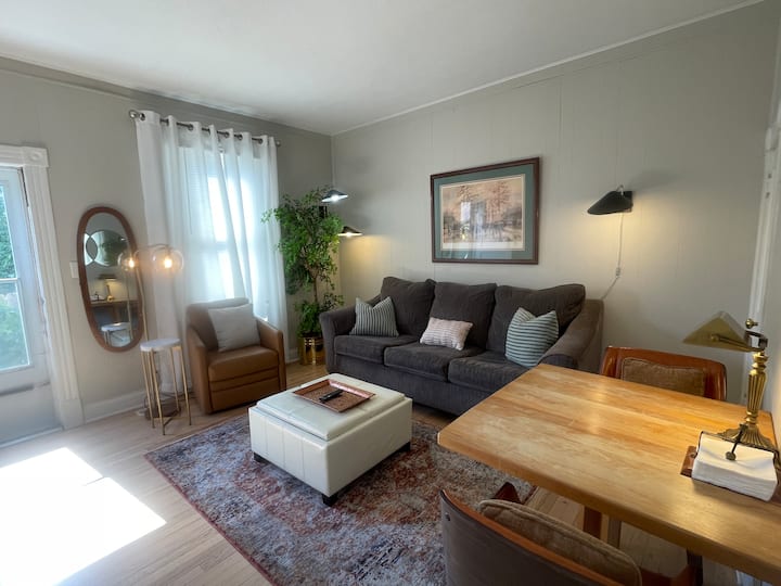 Zoo Getaway  Minutes To Riverfront & Downtown - Council Bluffs, IA