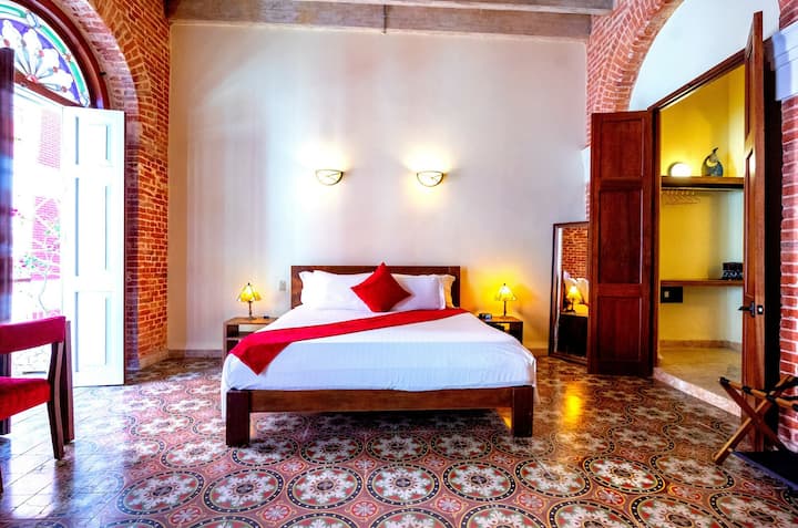 Luxury Colonial House - Generator  & Fast Wi-fi - Havana