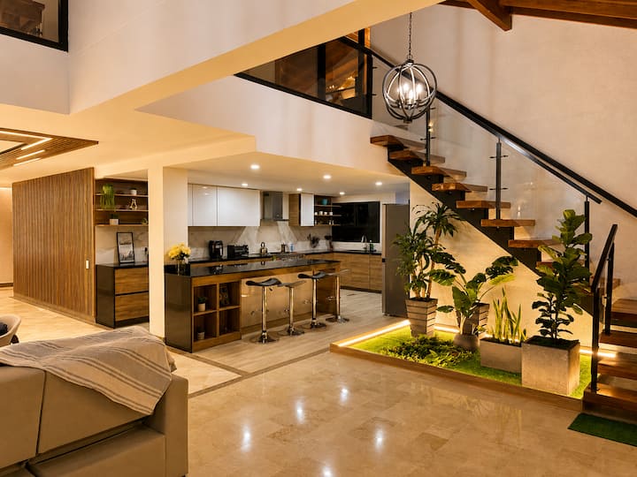 Luxury Penthouse W/ Ac | Steps From Provenza - Medellín