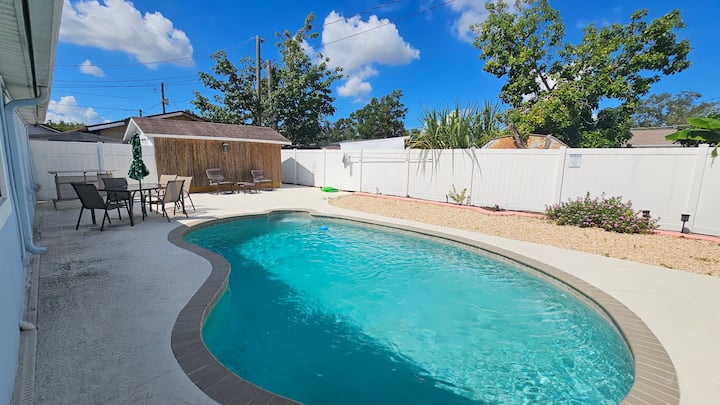 Pool Tampa Home, Great Location! - Tampa, FL