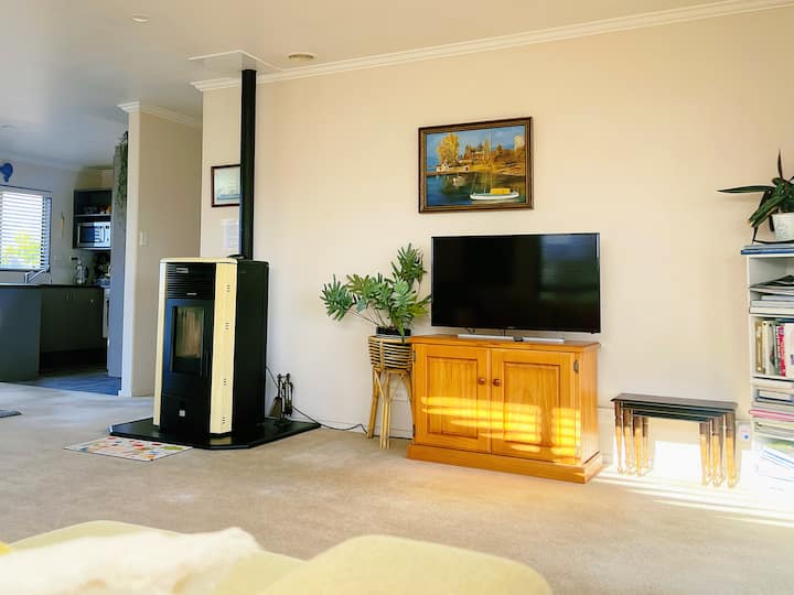 Lakewood Cozy Retreat - Private Spacious Peaceful - Lake Taupo