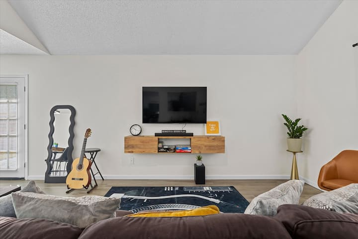 Charming And Bright Ranch Home - Hinesville, GA