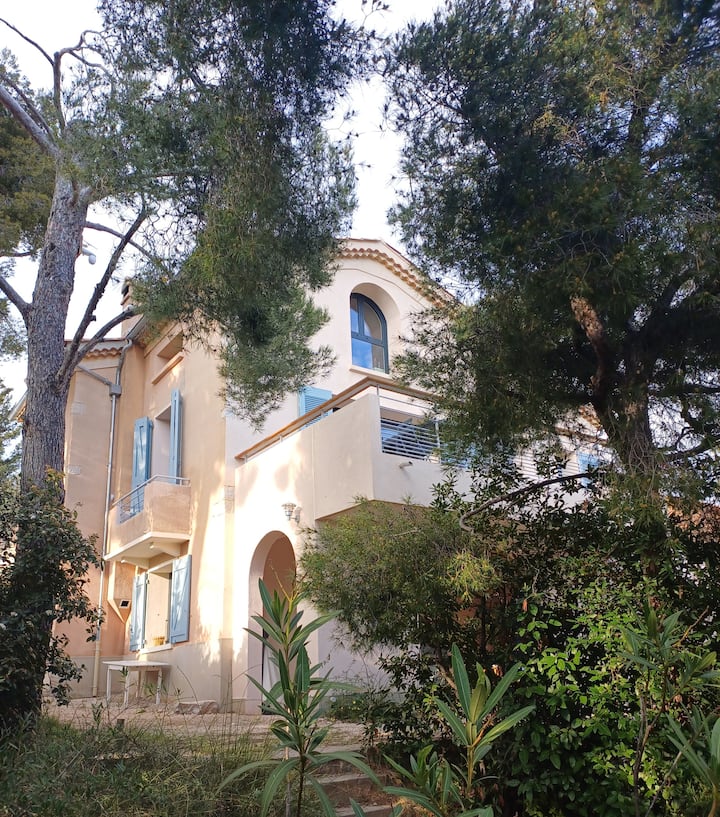 Rdc De Maison Pour 7 Dans Une Pinède - Marseille