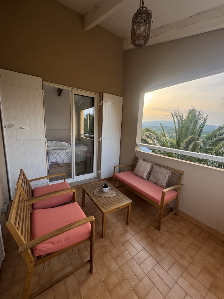 Appartement Avec Petite Terrasse Refait à Neuf - Cogolin