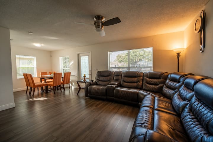 New Home In Downtown West Palm W Putting Green - West Palm Beach, FL