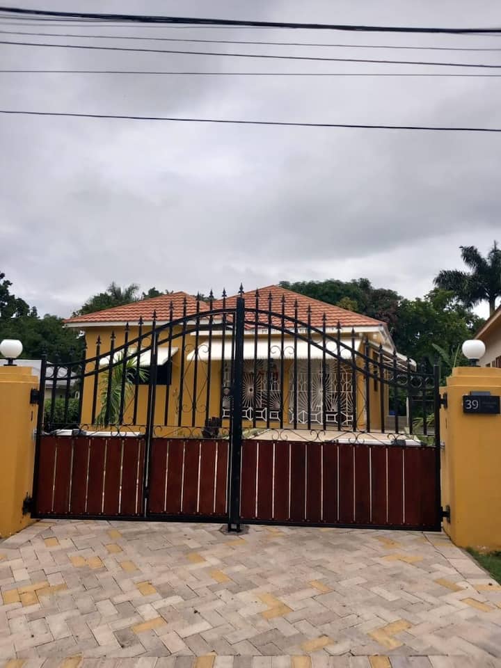 Faseta Palms ~ A Touch Of Jamaican Bliss - Ocho Rios