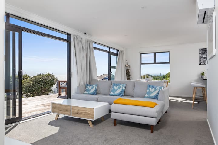 Castlepoint Modern Holiday Home - Seaviews - Castlepoint
