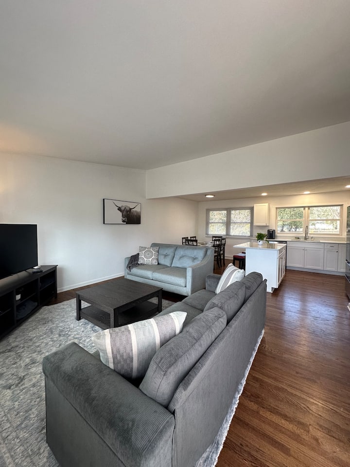 Quiet Neighborhood, Close To Highway. - 鳳凰城