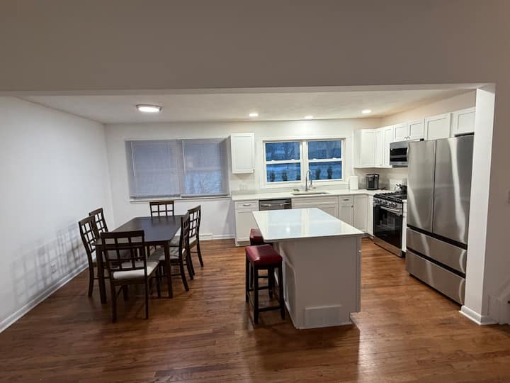 Quiet Neighborhood, Close To The Village - Phoenix, NY