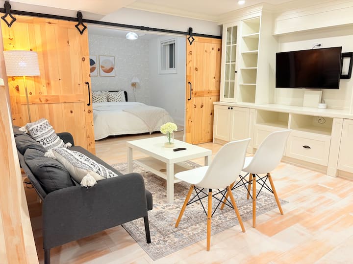 Private Family Friendly Bsmt Unit W/2 Free Parking - Aurora