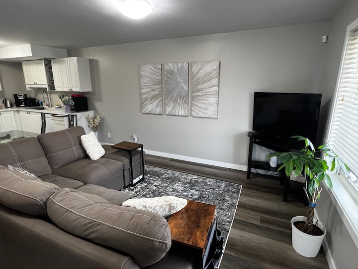 Cozy Central 2bedroom Suite W/king,queen&sofa Beds - Penticton