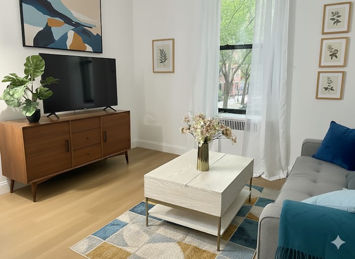 Chill In The Village - Times Square - Manhattan