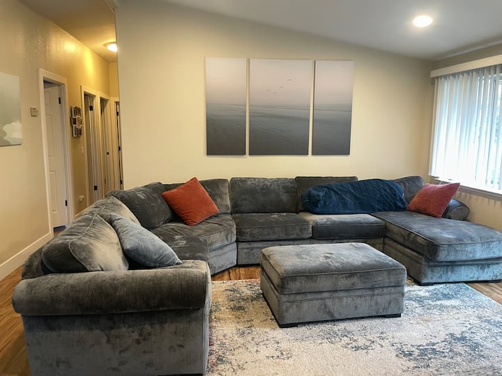Comfortable Master Bedroom & Bath In 3/2 - Sacramento, CA