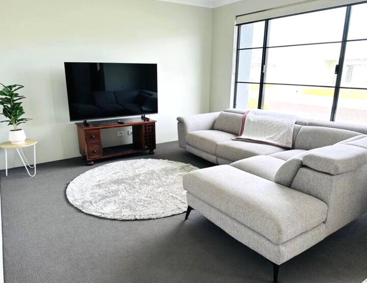 Dunsborough- Stylish 5 Bed, 3 Bathroom Home - Busselton