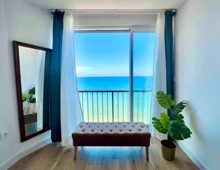 Front Beach Mediterranean Jewel–cullera Lighthouse - El Perelló