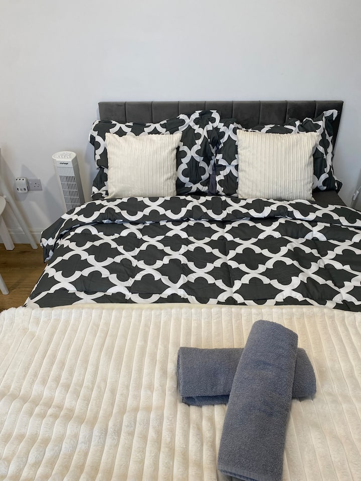 Stylish Loft Room Wembley Stadium 6 Minutes Away - Londra