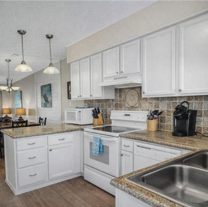 Lani Kai 121
2b/2b
Sleeps 6
Parking X 2
Included - Gulf Shores, AL