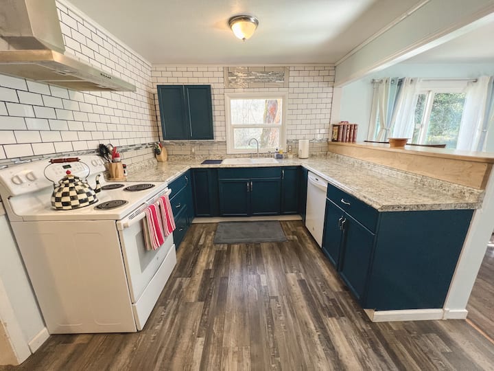 Cedars And Cidar Cottage - Lake Crescent, WA