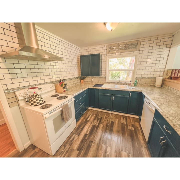 Cedars And Cidar Cottage - Lake Crescent, WA