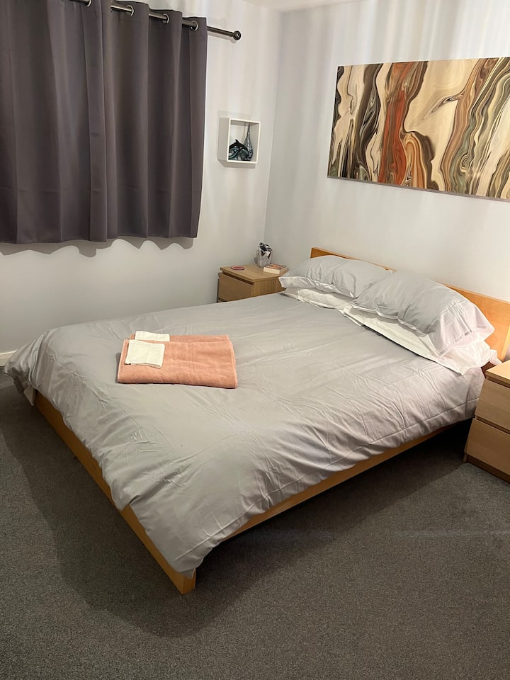 Large Bedroom In Perth And Kinross - Perth