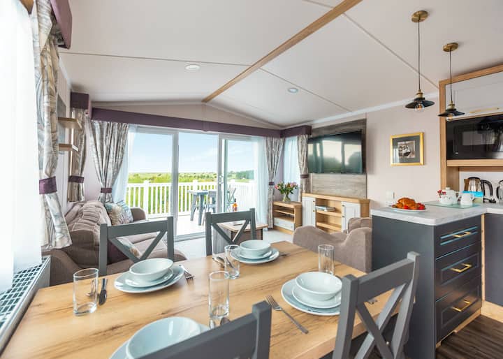 Diamond Deluxe - Holywell Bay