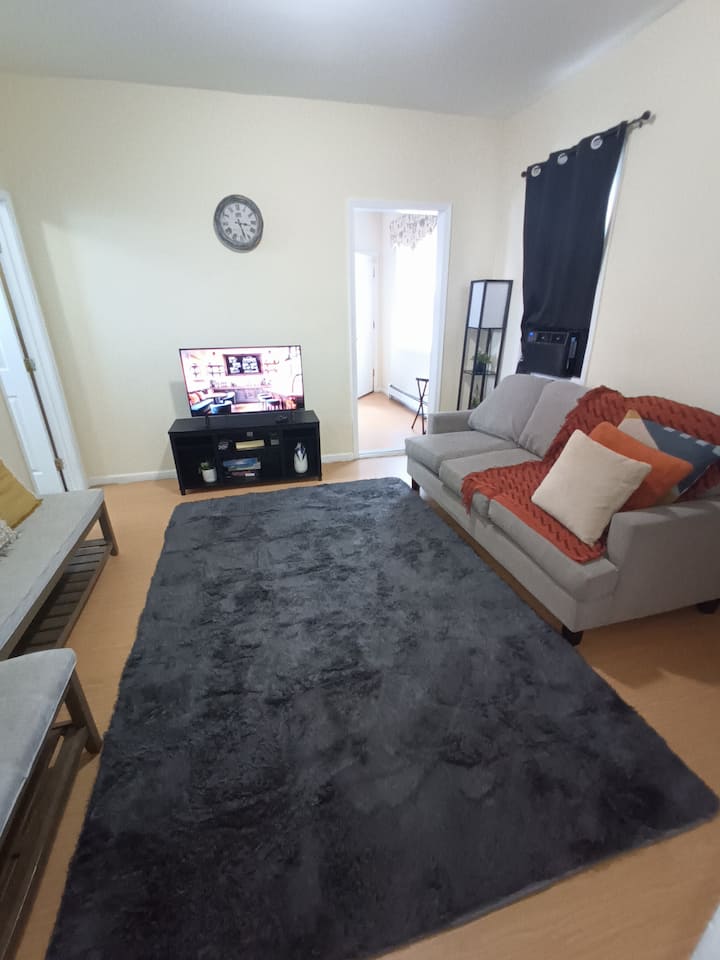 Comfortable And Quiet Apartment. - Newark, NJ