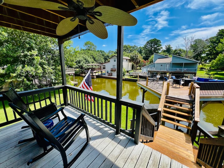 Cedar Lakehouse On Shadow Bay - Lake Conroe, TX