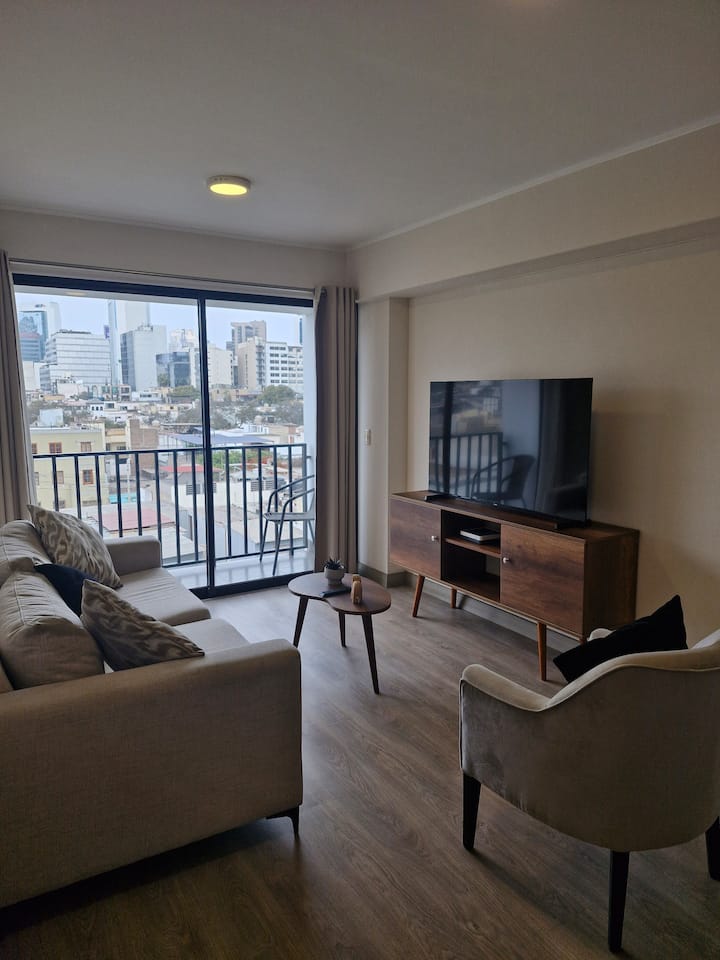 Flat De Estreno En San Isidro Con áRea De Trabajo - Peru