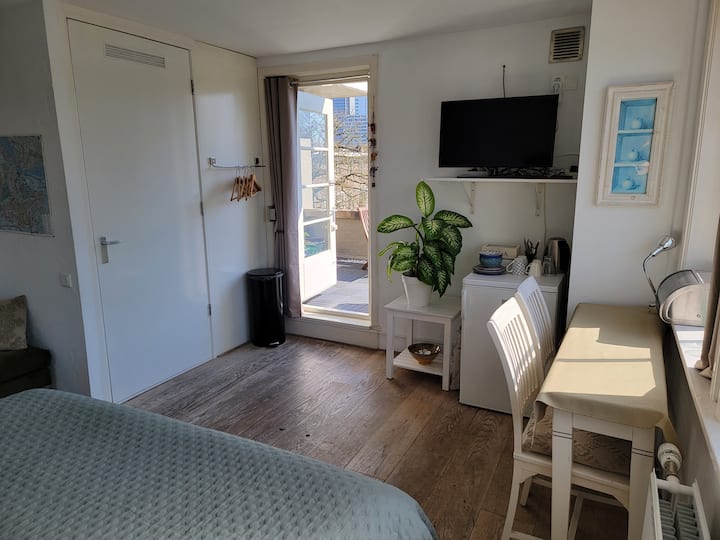 Spacious Room With Private Bathroom - Amsterdam