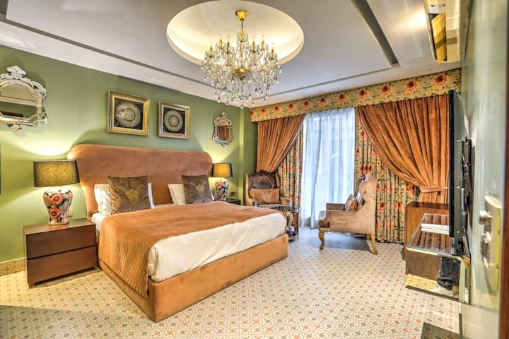 Grand  Luxe 4 Bhk  Apartment In South Delhi - Delhi