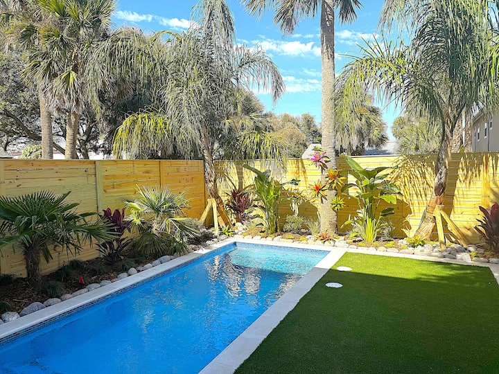 Luxe Townhome - One Block To The Sand - Jacksonville Beach, FL