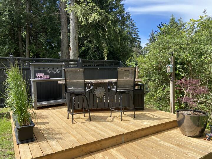 New Moon Lodge Bed And Breakfast - Pender Island