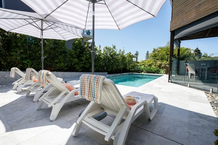 Beachside Bliss Just For 2 W/pool & Sea Views - Diamond Beach