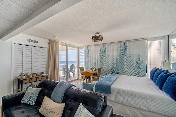 Beachfront Escape For Couples & Solo - Panama City Beach, FL