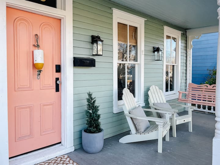 The Peach House: Close To The Shops, Beach + Park - Cape Charles, VA