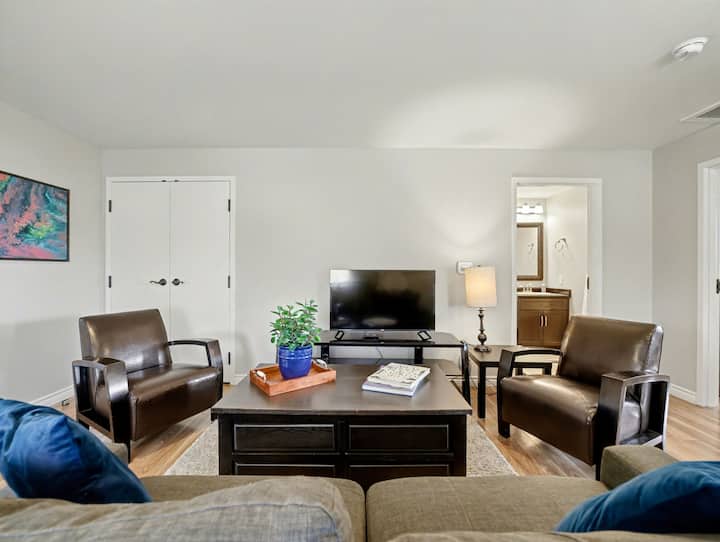 Full Apartment W/ 2 Bedrooms (301) - Waterloo